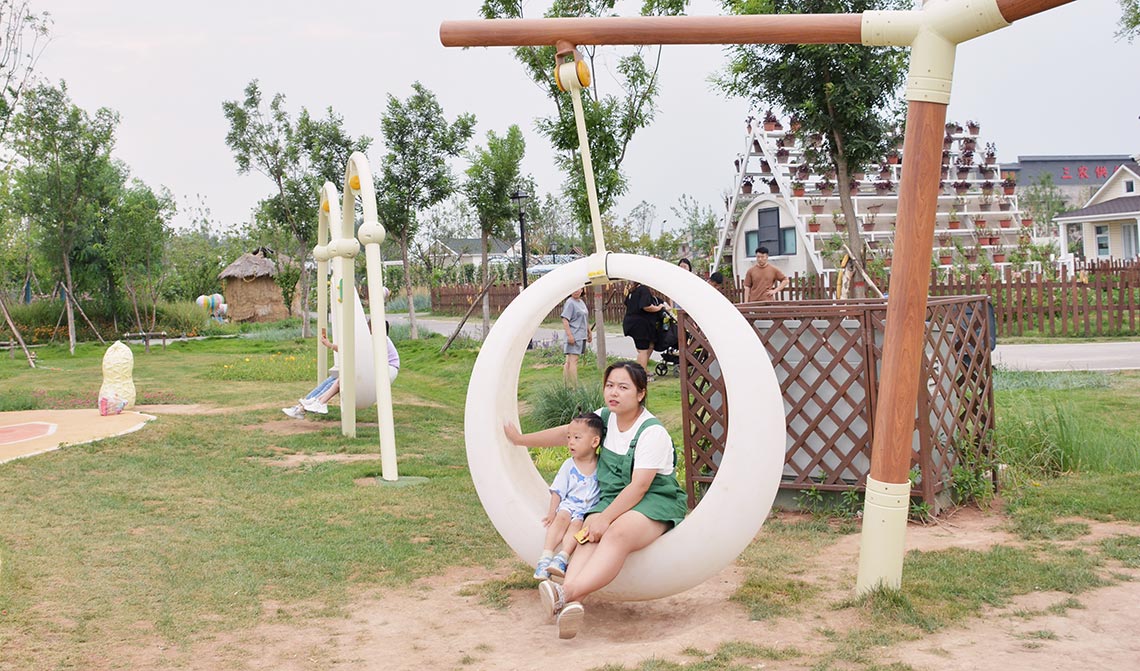 360 Degree Moon Single Swing For Outdoor Playground - Cowboy Playground